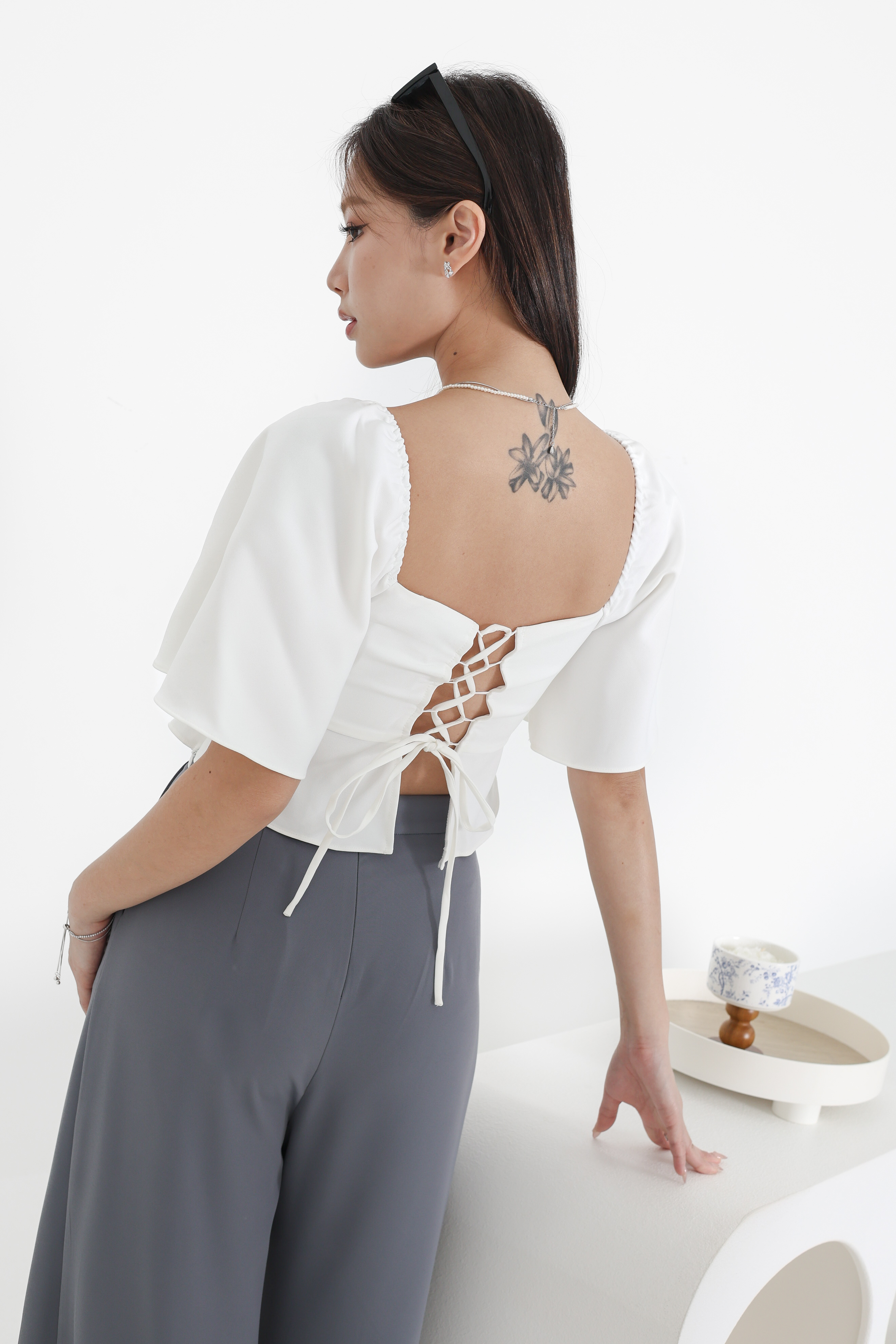 *TPZ* KNOT YOUR USUAL PADDED TOP IN WHITE | TOPAZETTE